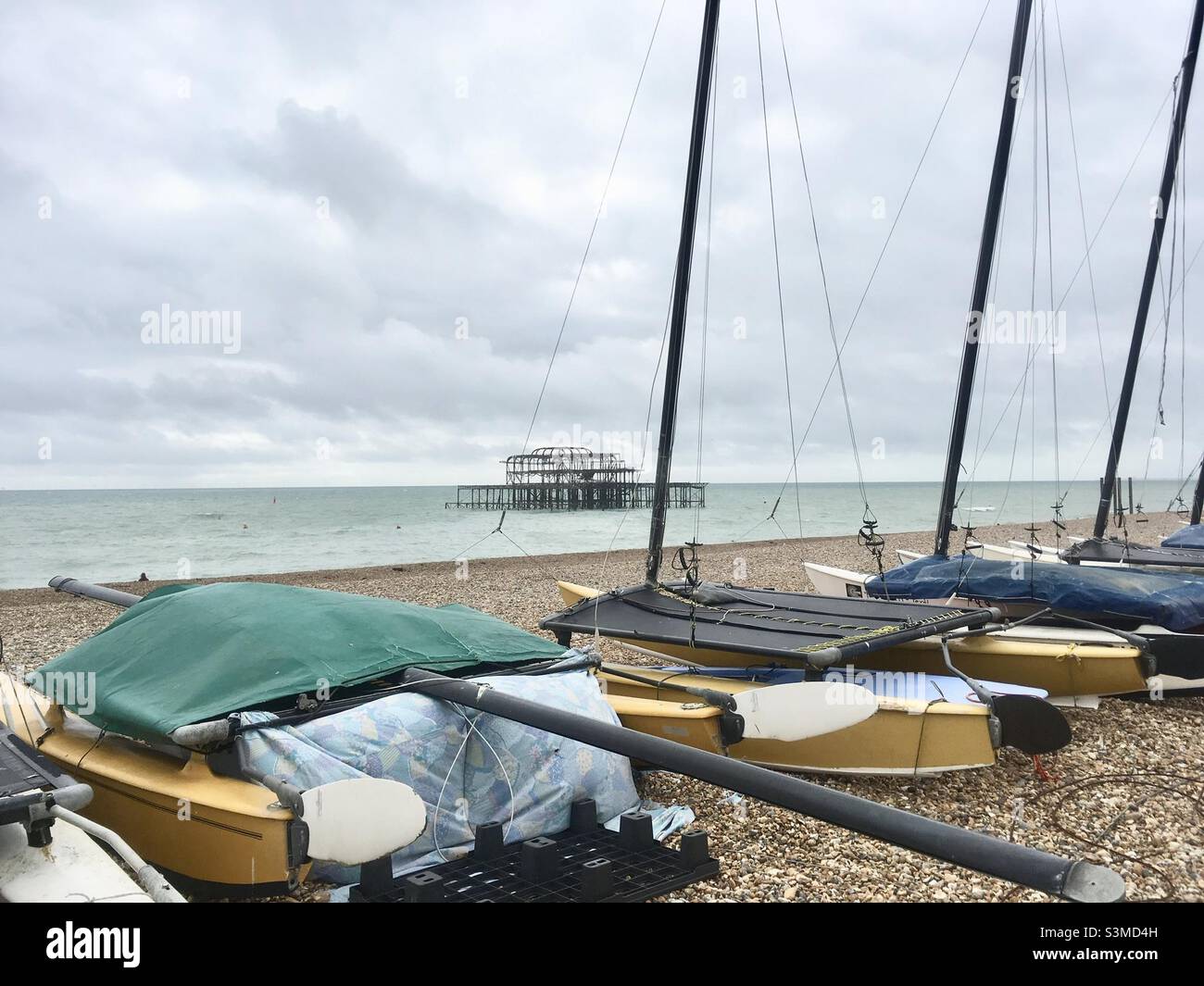 old brighton pier Stock Photo - Alamy