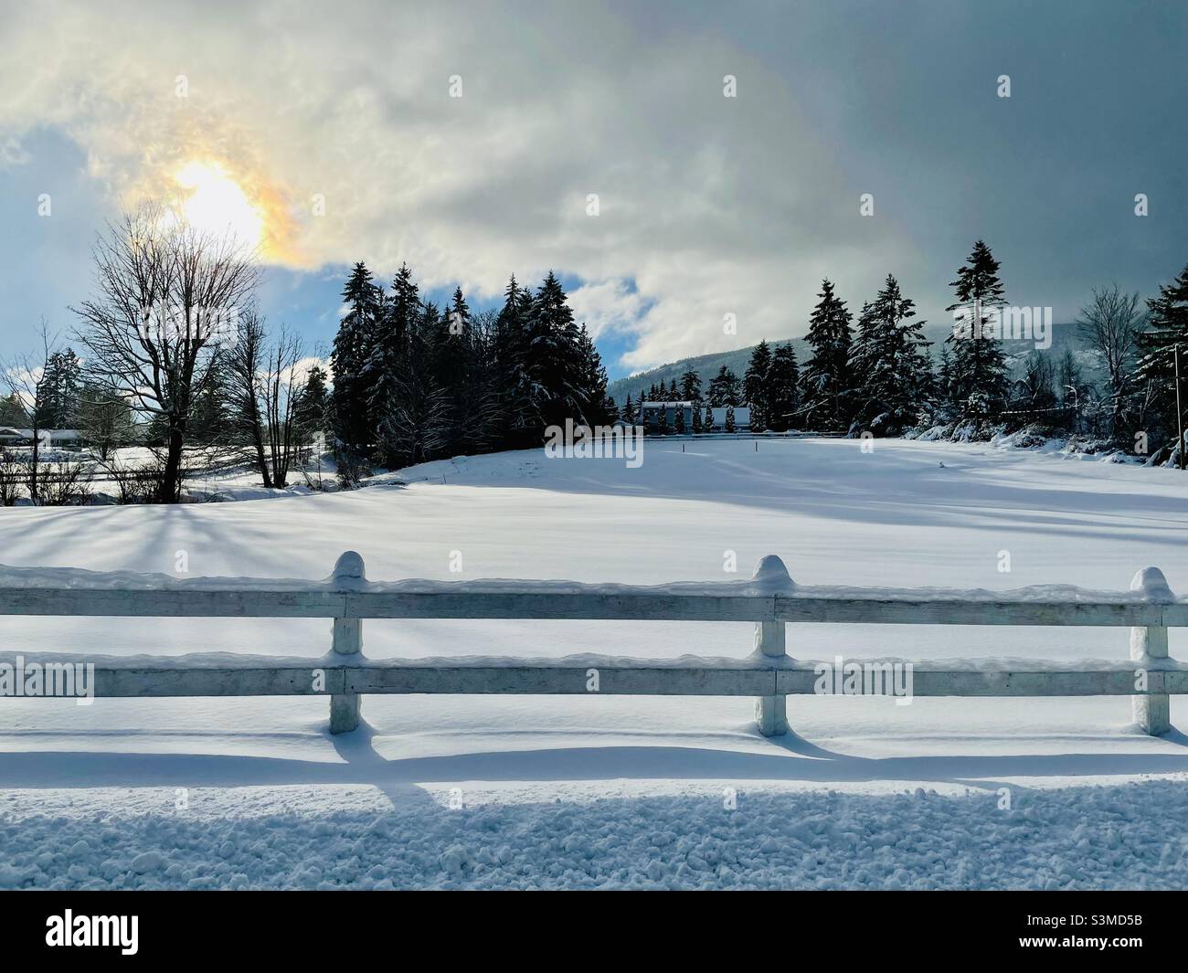 Farm fence snow hi-res stock photography and images - Alamy
