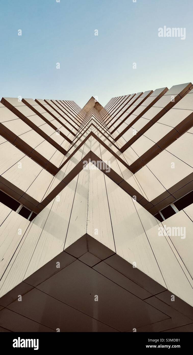 Symmetrical building hi-res stock photography and images - Alamy