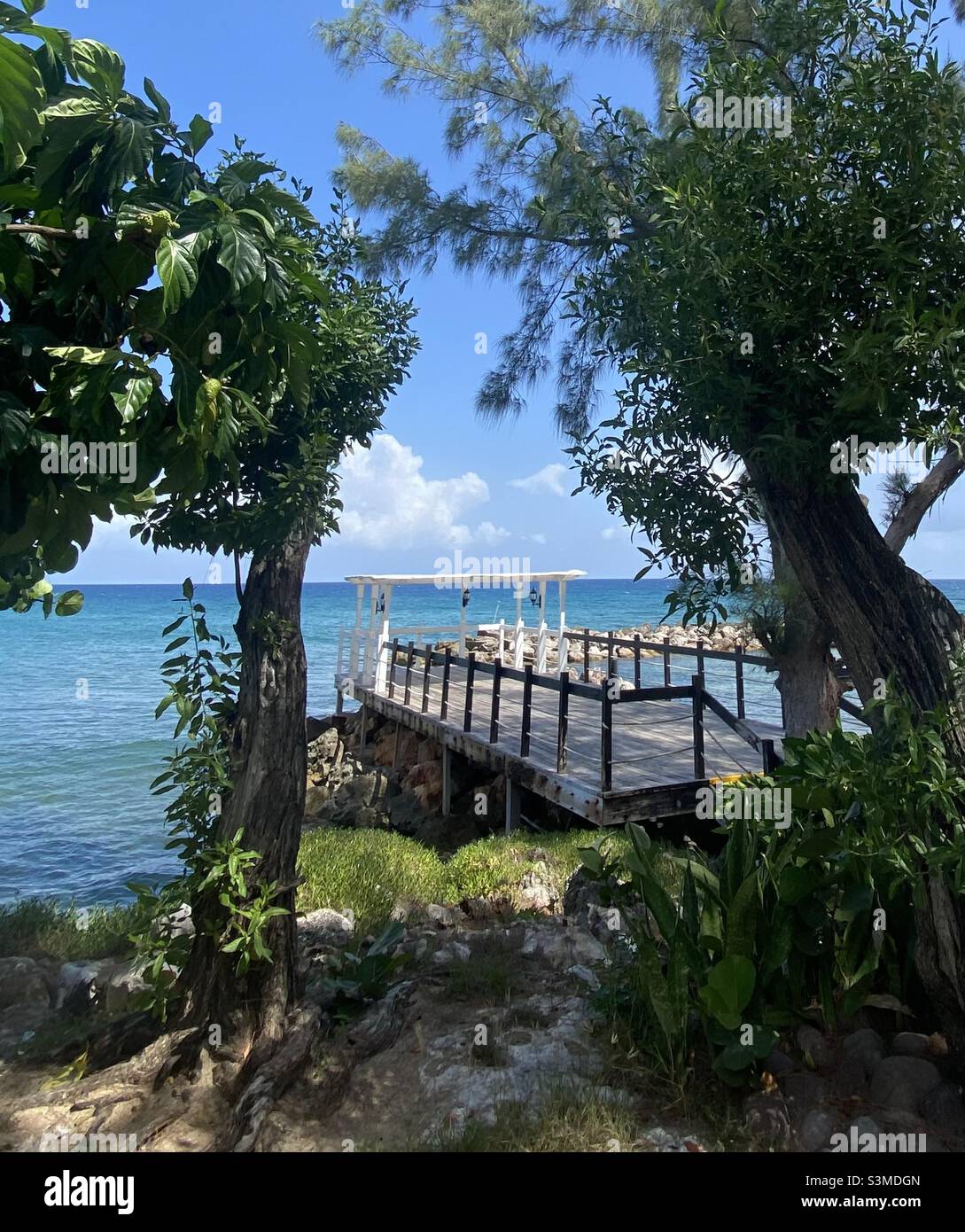 Ocean blue sky clouds hi-res stock photography and images - Alamy