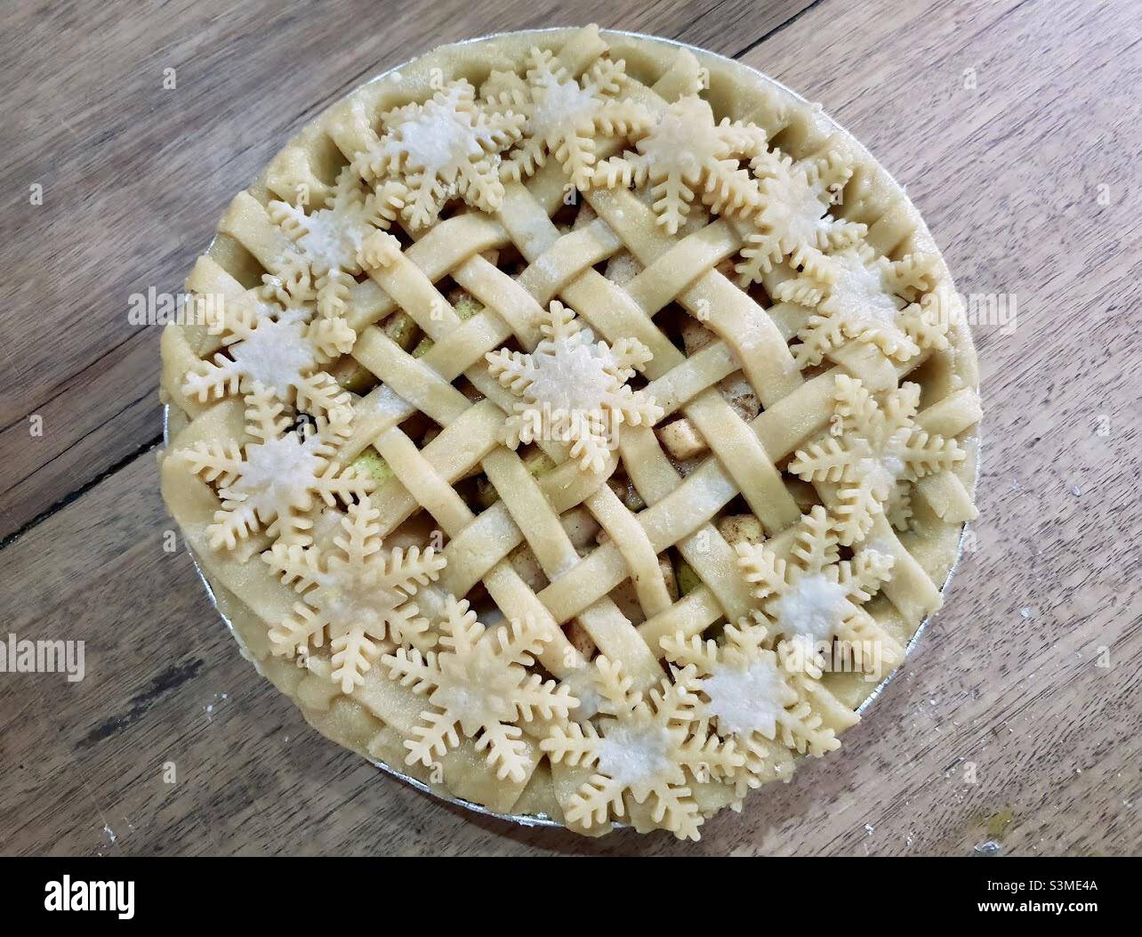 Lattice decorated apple pie hi-res stock photography and images - Alamy