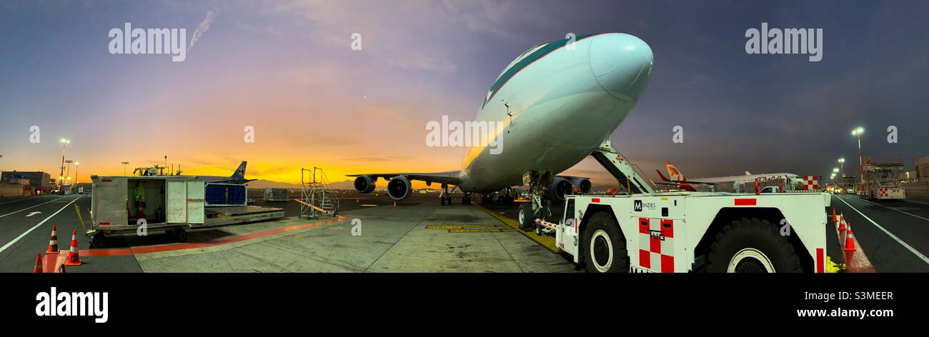 747 freighter hi-res stock photography and images - Alamy
