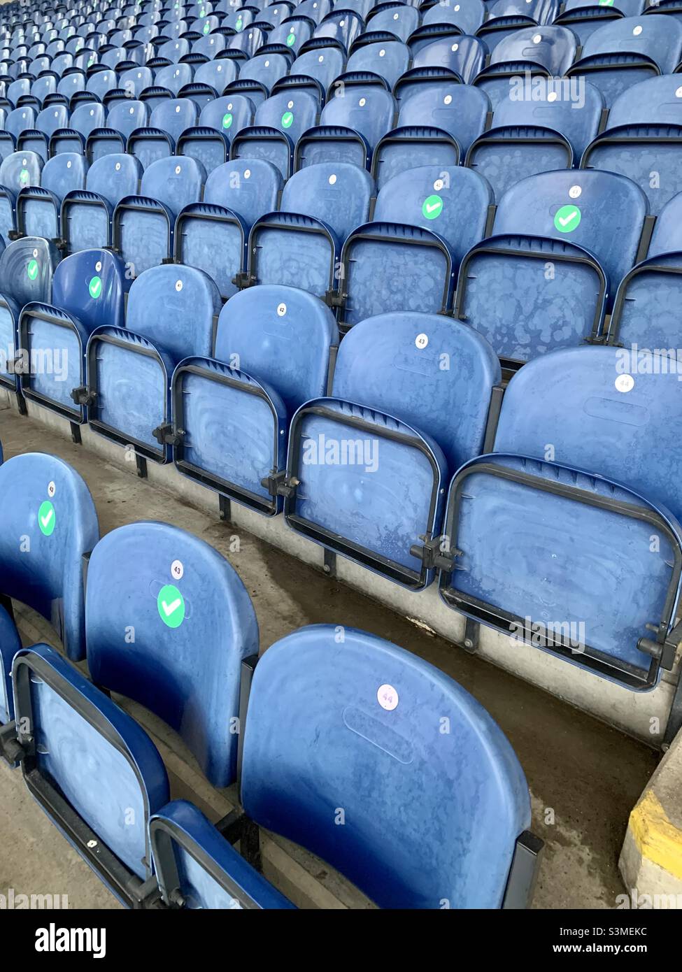 Football stadium crowd efl hi-res stock photography and images - Alamy