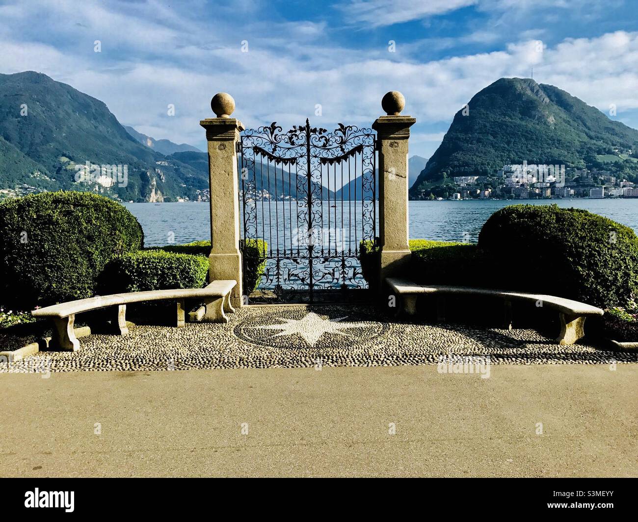 Gate lake hi-res stock photography and images - Alamy