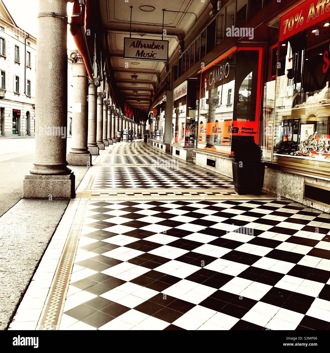 Checkered walkway hi-res stock photography and images - Alamy