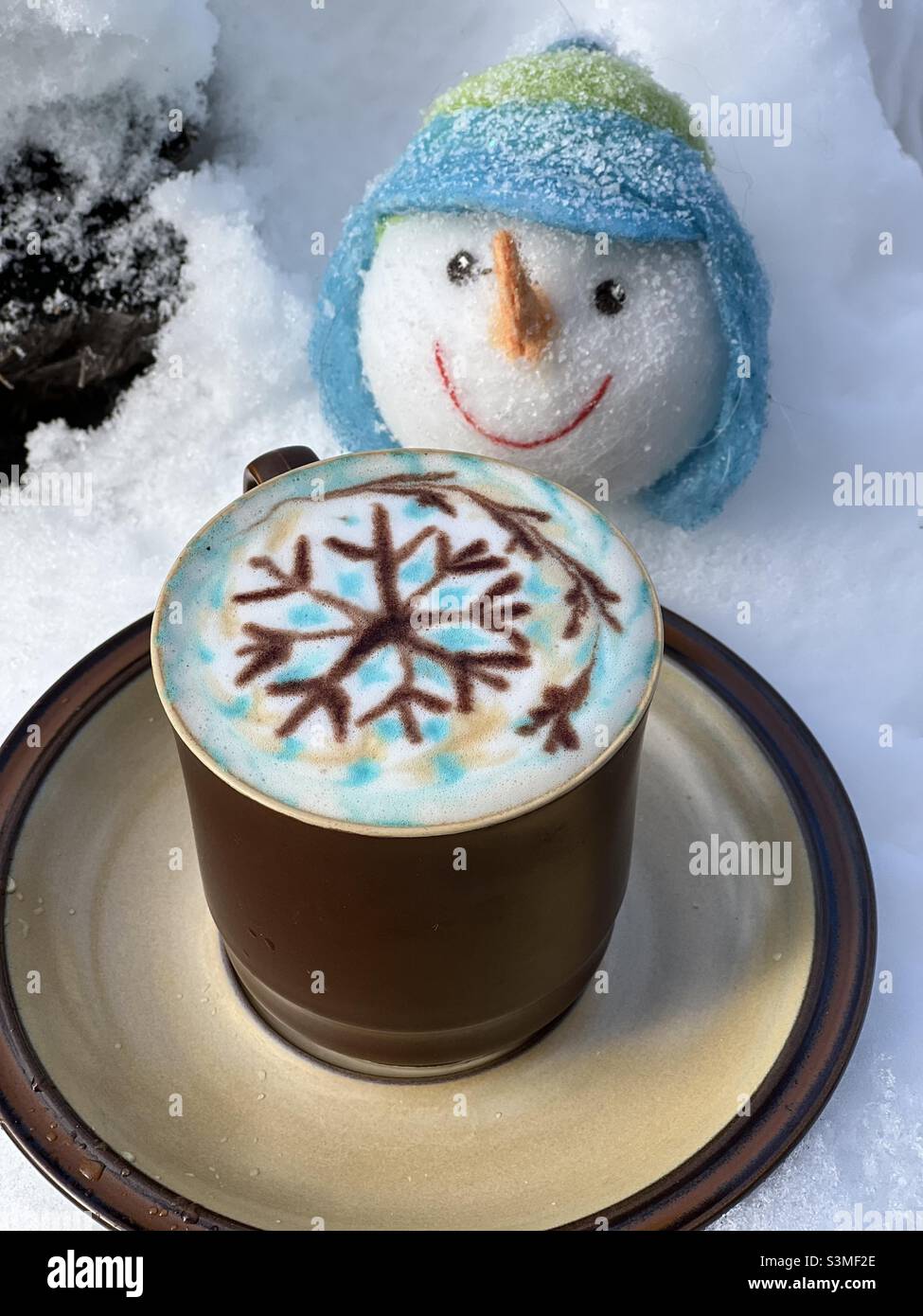 Latte art snowman hi-res stock photography and images - Alamy
