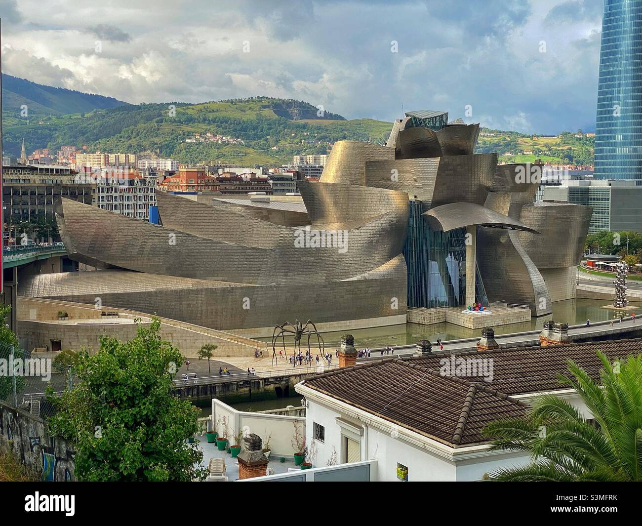 Guggenheim museum in bilbao spain hi-res stock photography and images ...