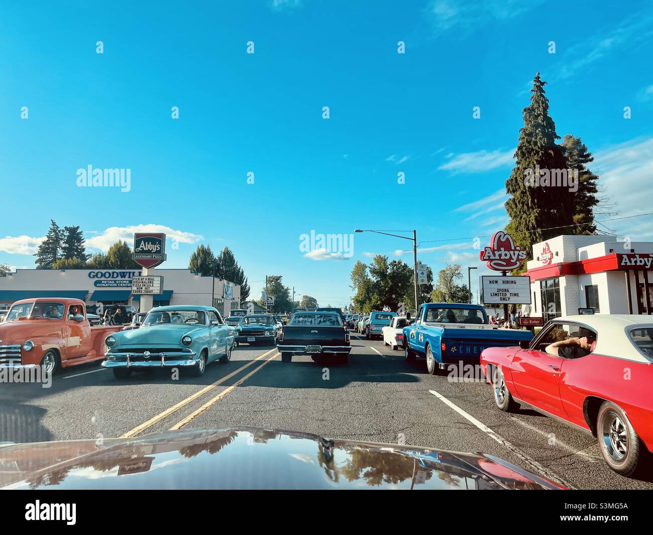 Classic car cruise Stock Photo - Alamy