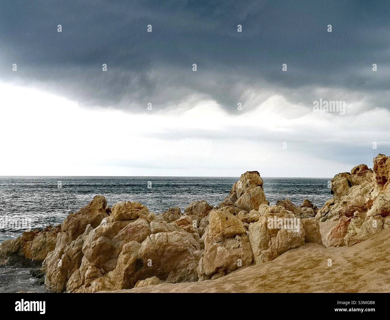 Dark seascape hi-res stock photography and images - Alamy