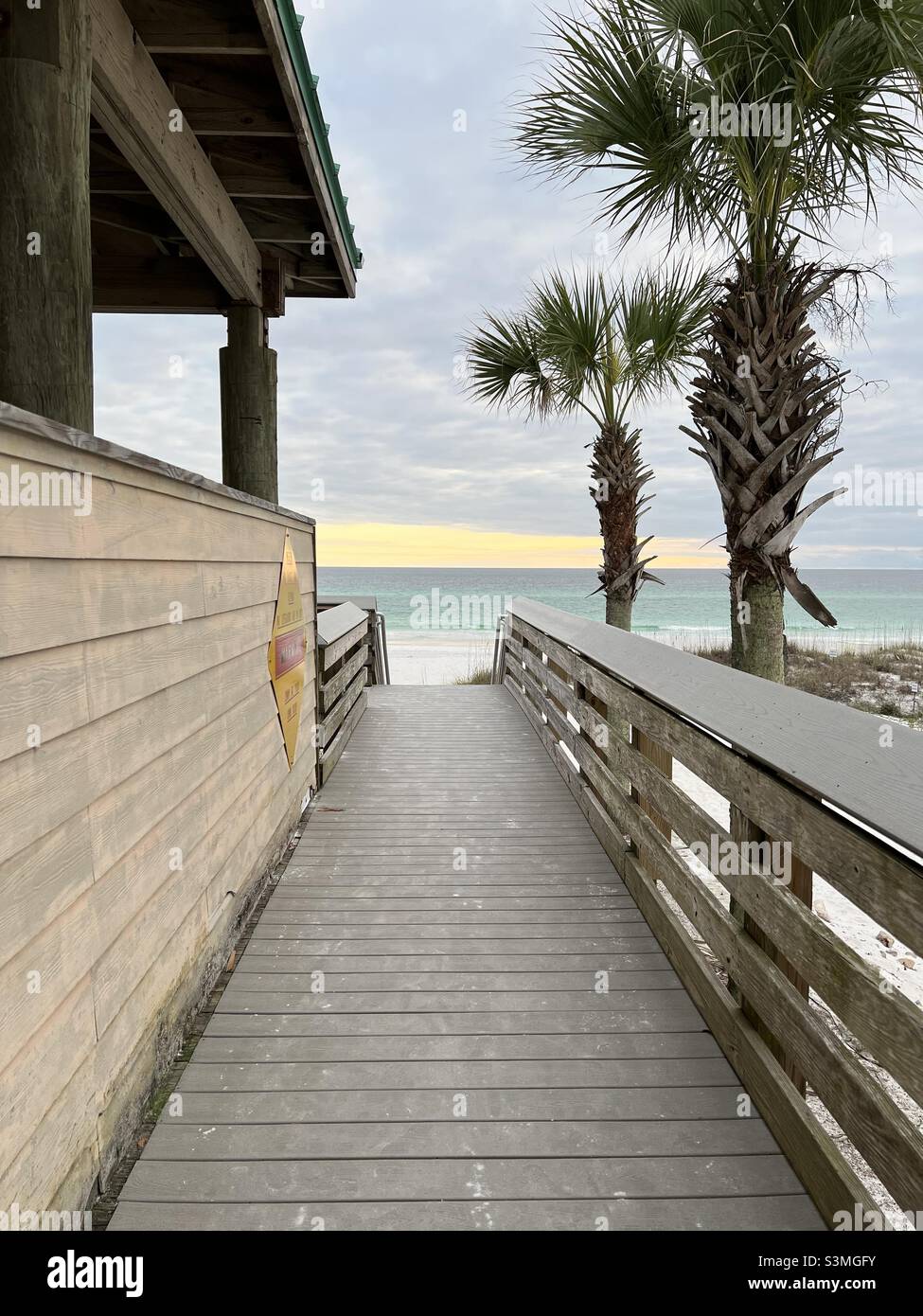 Beach walkway hi-res stock photography and images - Alamy