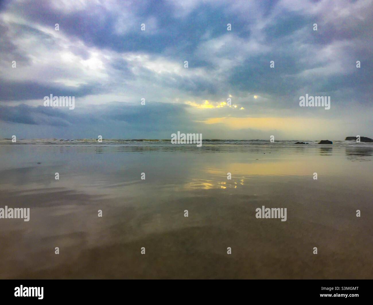 Horizon blue sky hi-res stock photography and images - Alamy