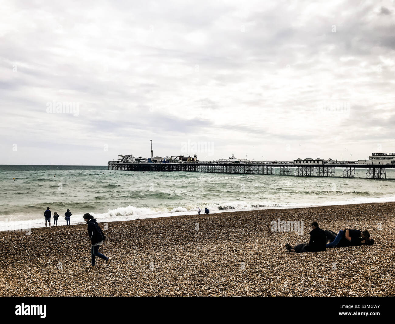Brighton beach & pier Stock Photo - Alamy