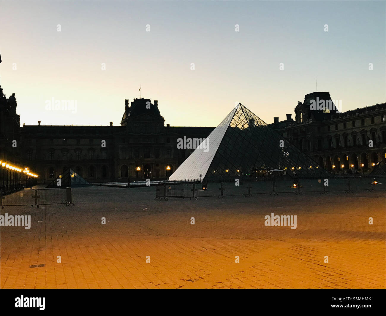 I m pei louvre hi-res stock photography and images - Alamy
