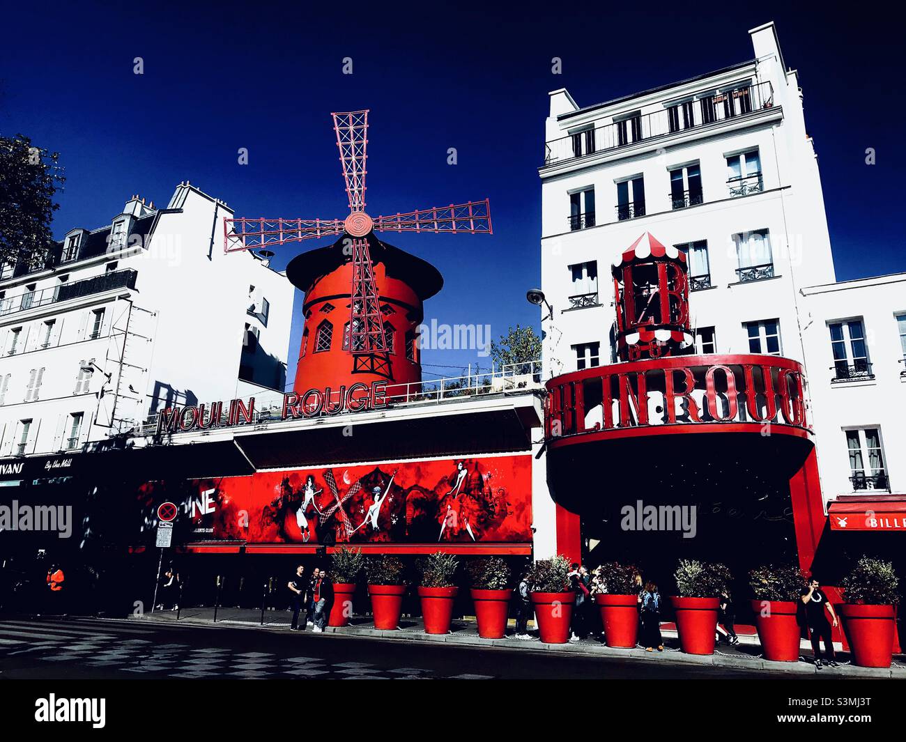 Moulin rouge windmill hi-res stock photography and images - Alamy