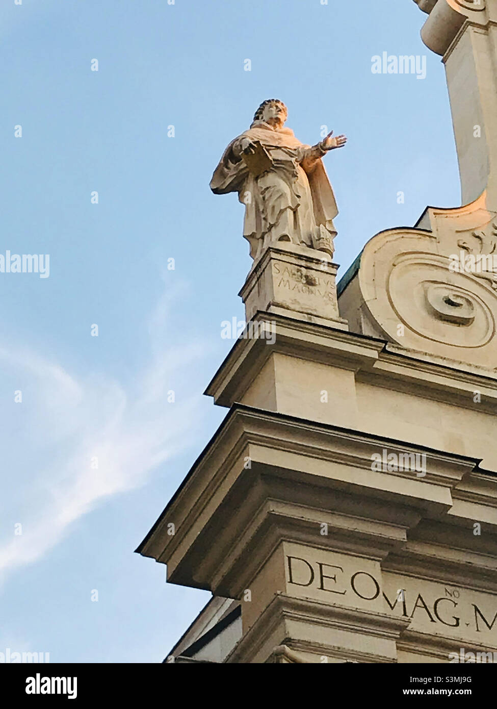 Statue decoration hi-res stock photography and images - Alamy