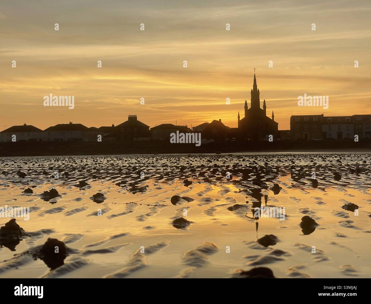 Wet sand hi-res stock photography and images - Alamy