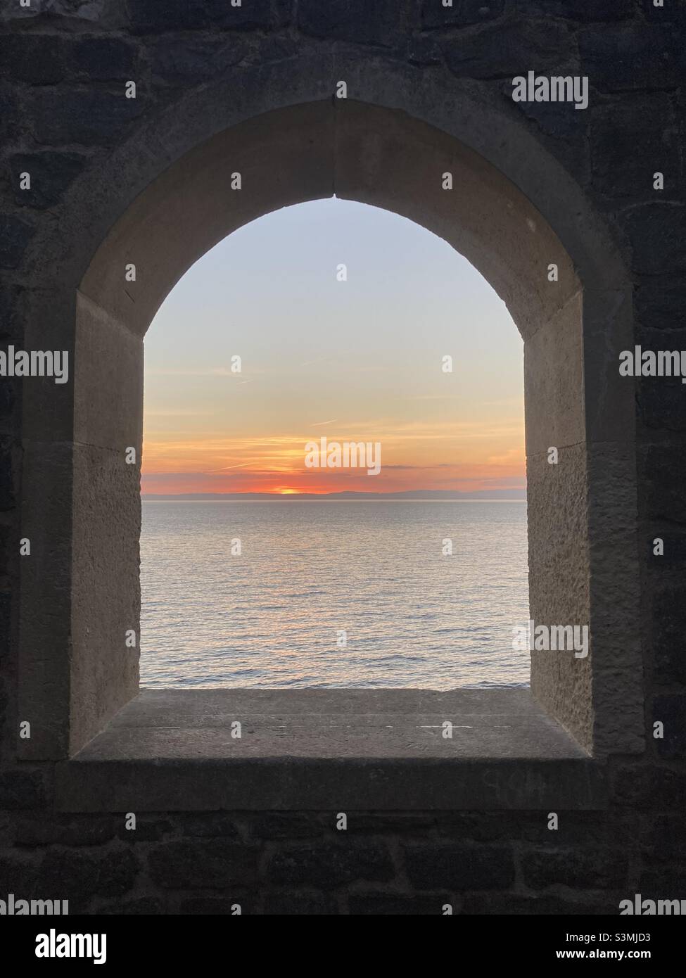 Sunset through a window hi-res stock photography and images - Alamy