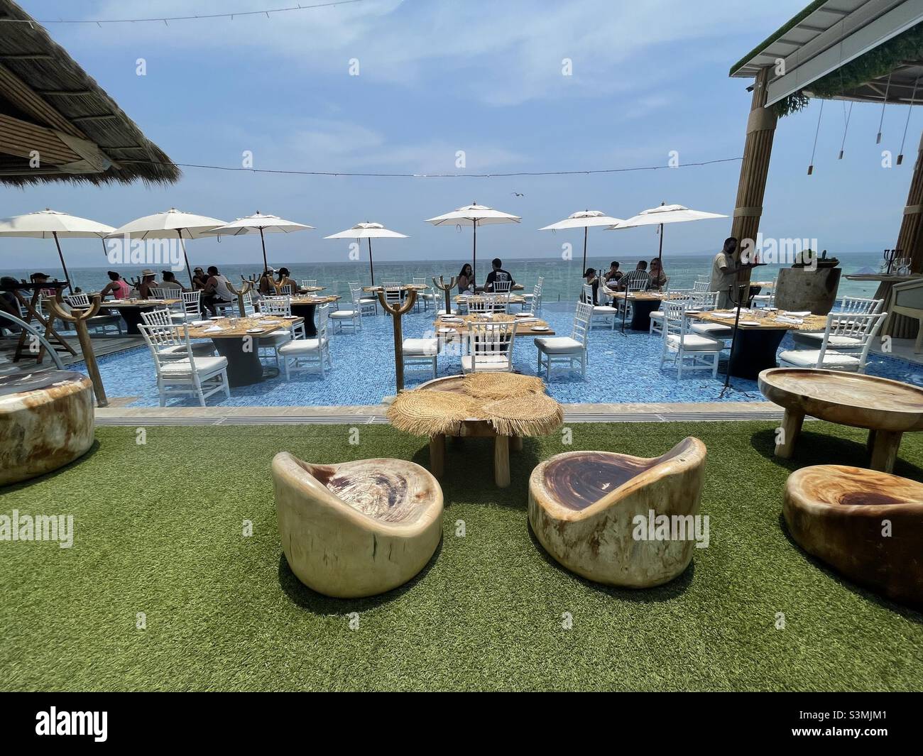 Shallow bar hi-res stock photography and images - Alamy