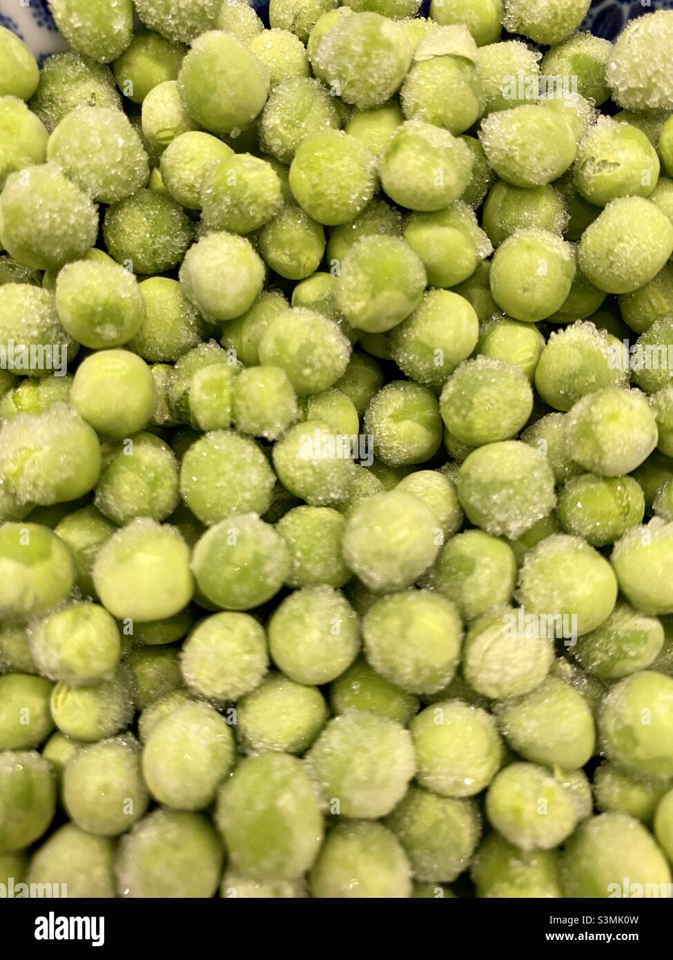 Peas garden hi-res stock photography and images - Alamy