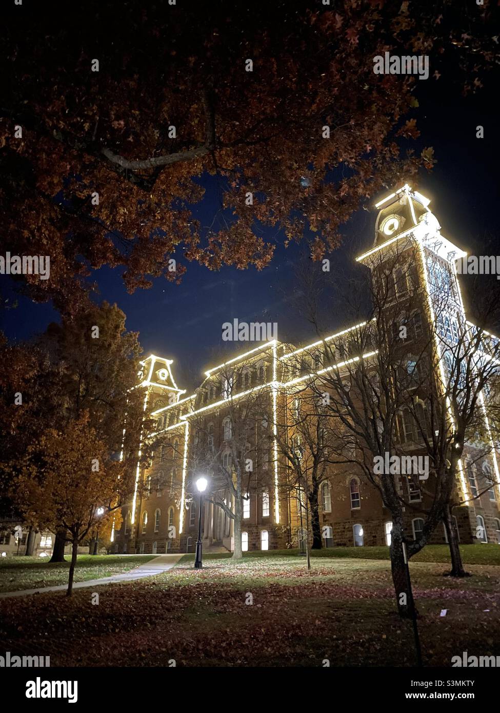 Old main arkansas hi-res stock photography and images - Alamy