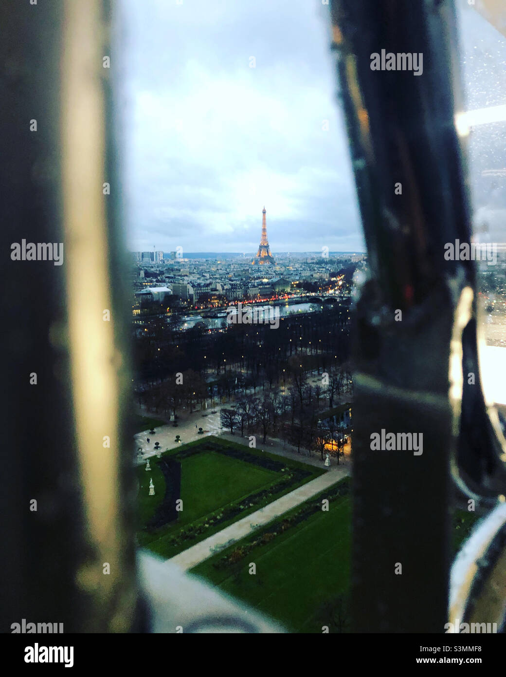Eiffel Tower from a Ferris wheel Stock Photo - Alamy Eiffel Tower from a Ferris wheel Stock Photo - Alamy