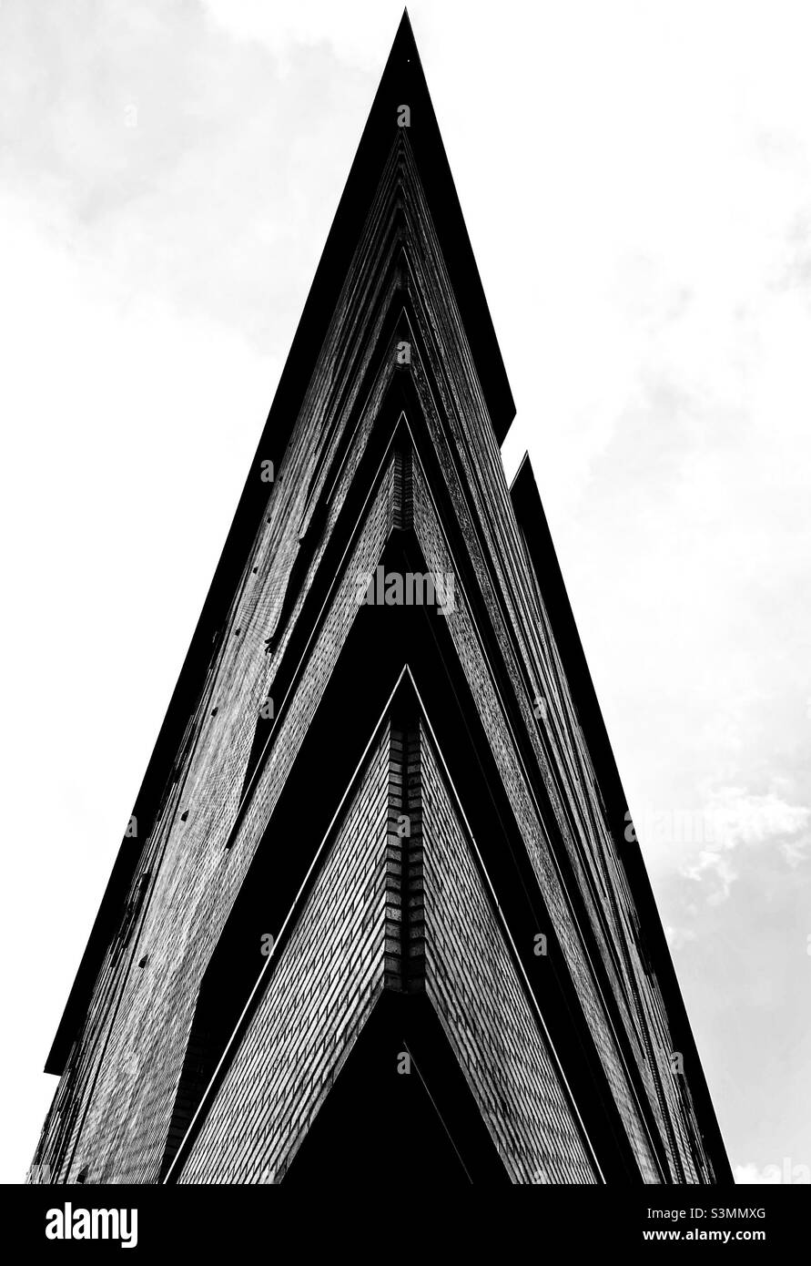 White building dark sky hi-res stock photography and images - Alamy