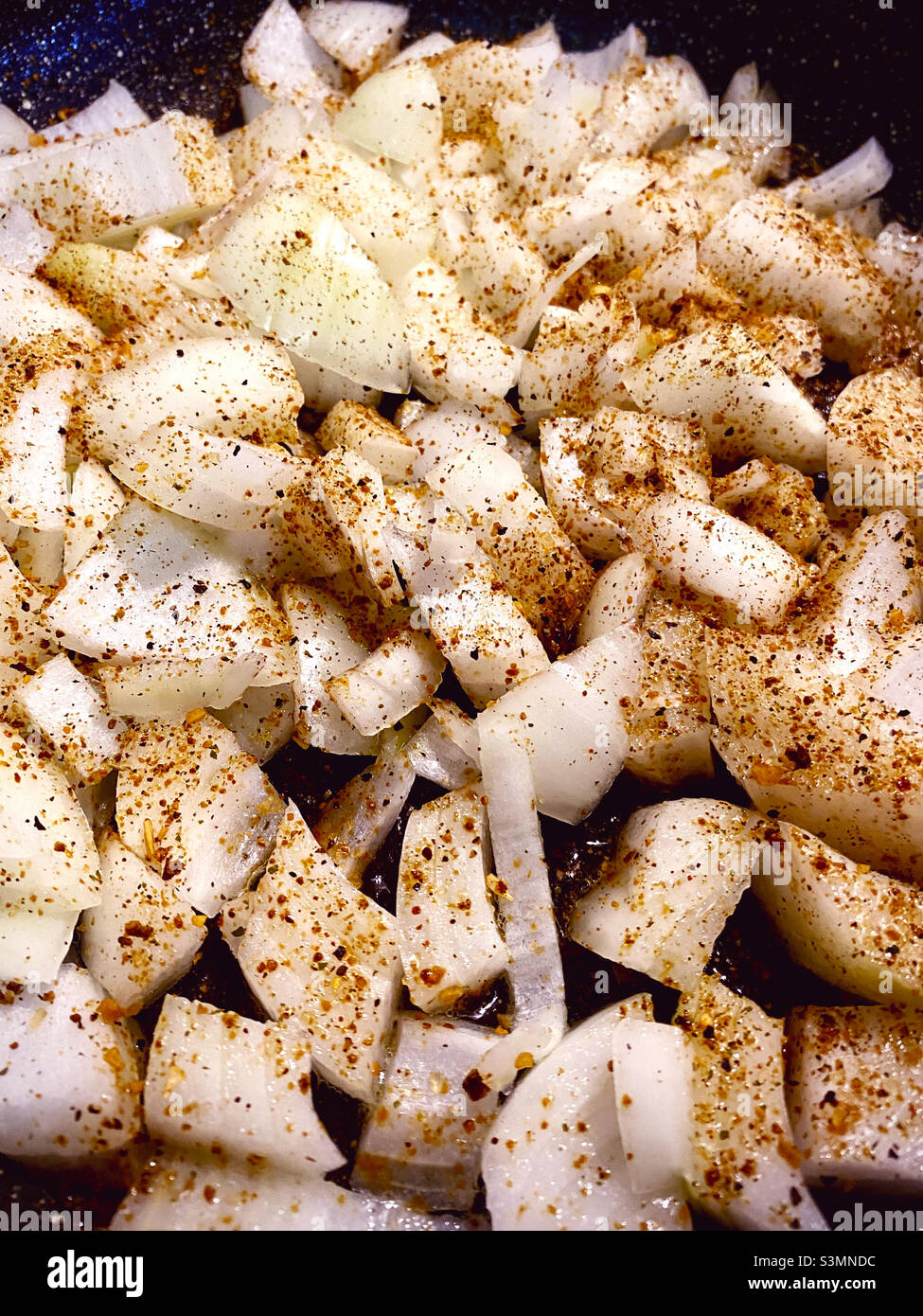 Cooking onions skillet hi-res stock photography and images - Alamy