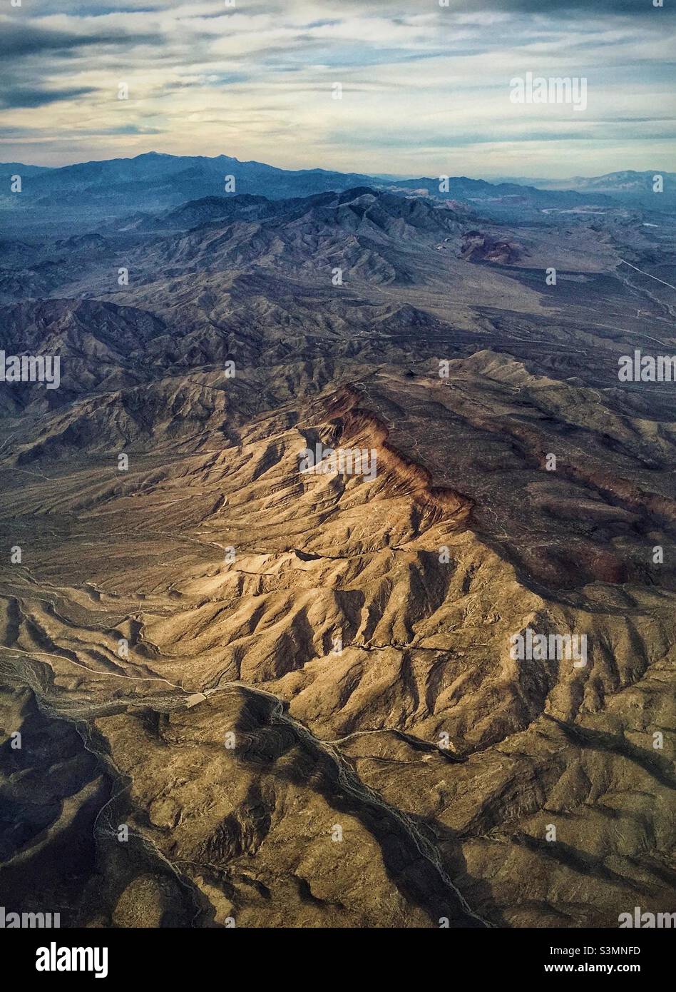 Flying over Arizona. View looking out plane window Stock Photo - Alamy