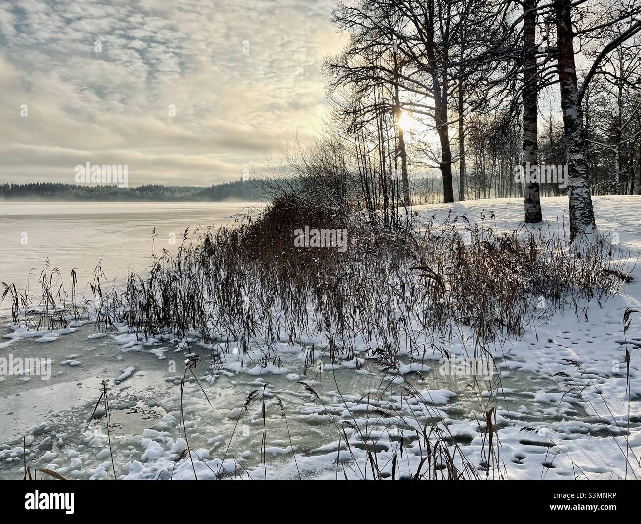 Sunshine frozen lake hi-res stock photography and images - Alamy