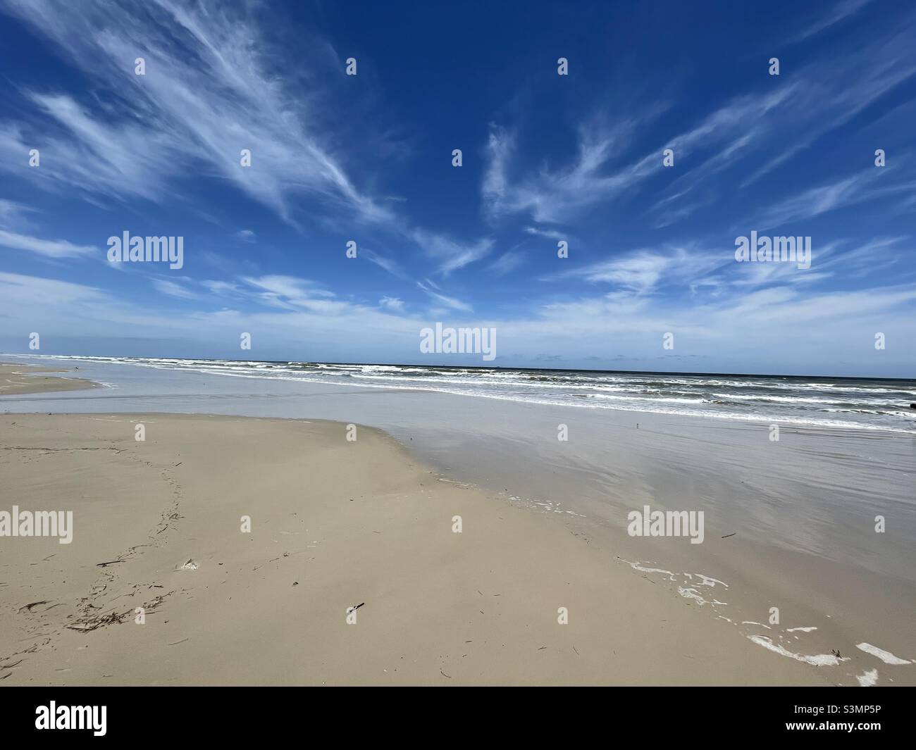 Beach lonely hi-res stock photography and images - Alamy