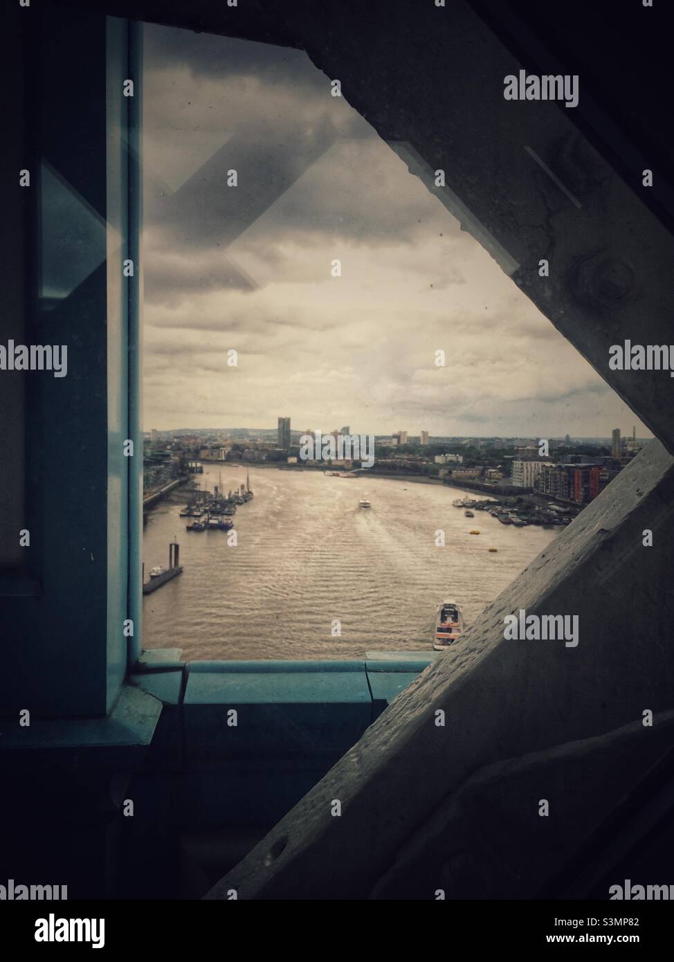 London overcast day hi-res stock photography and images - Alamy