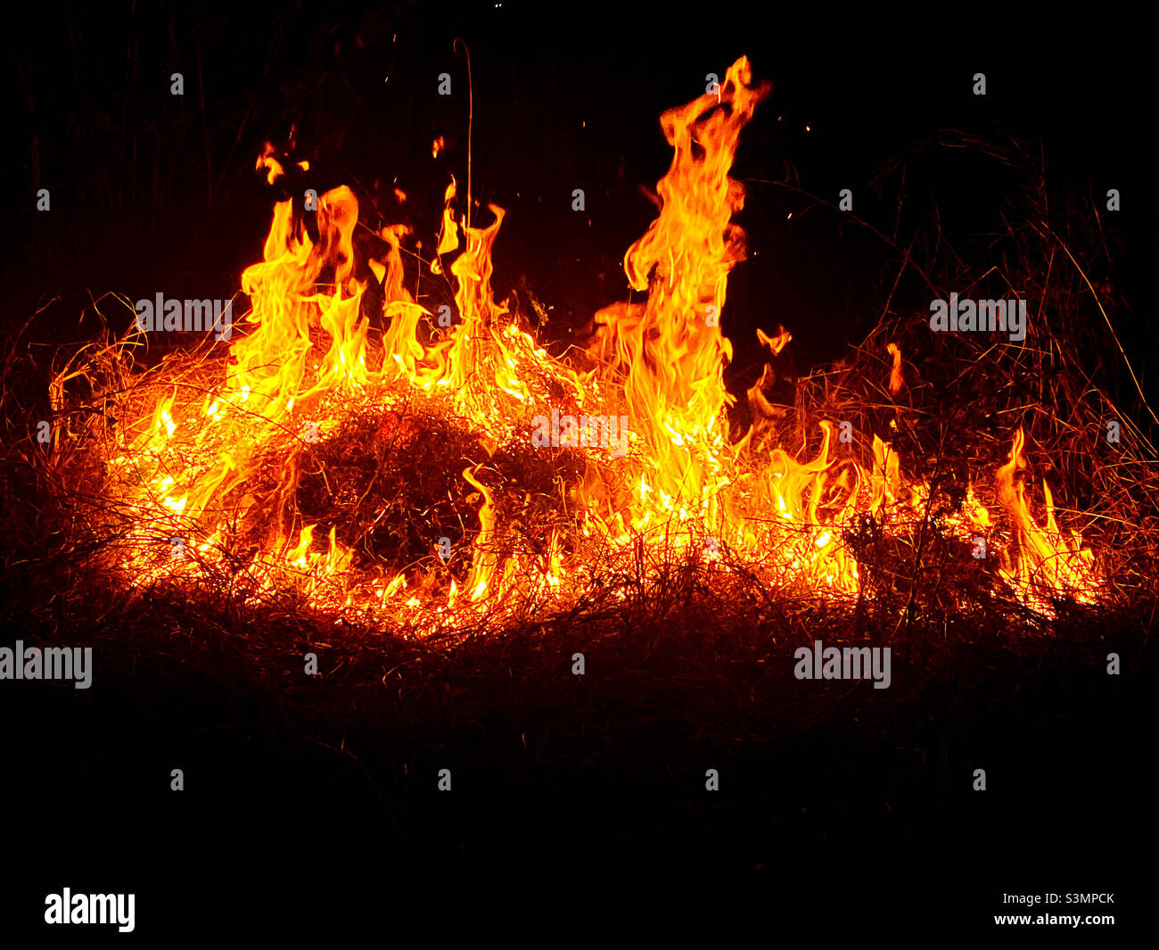 Burning field hi-res stock photography and images - Alamy