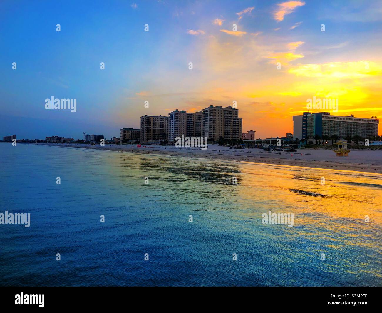 Shoreline buildings hi-res stock photography and images - Alamy