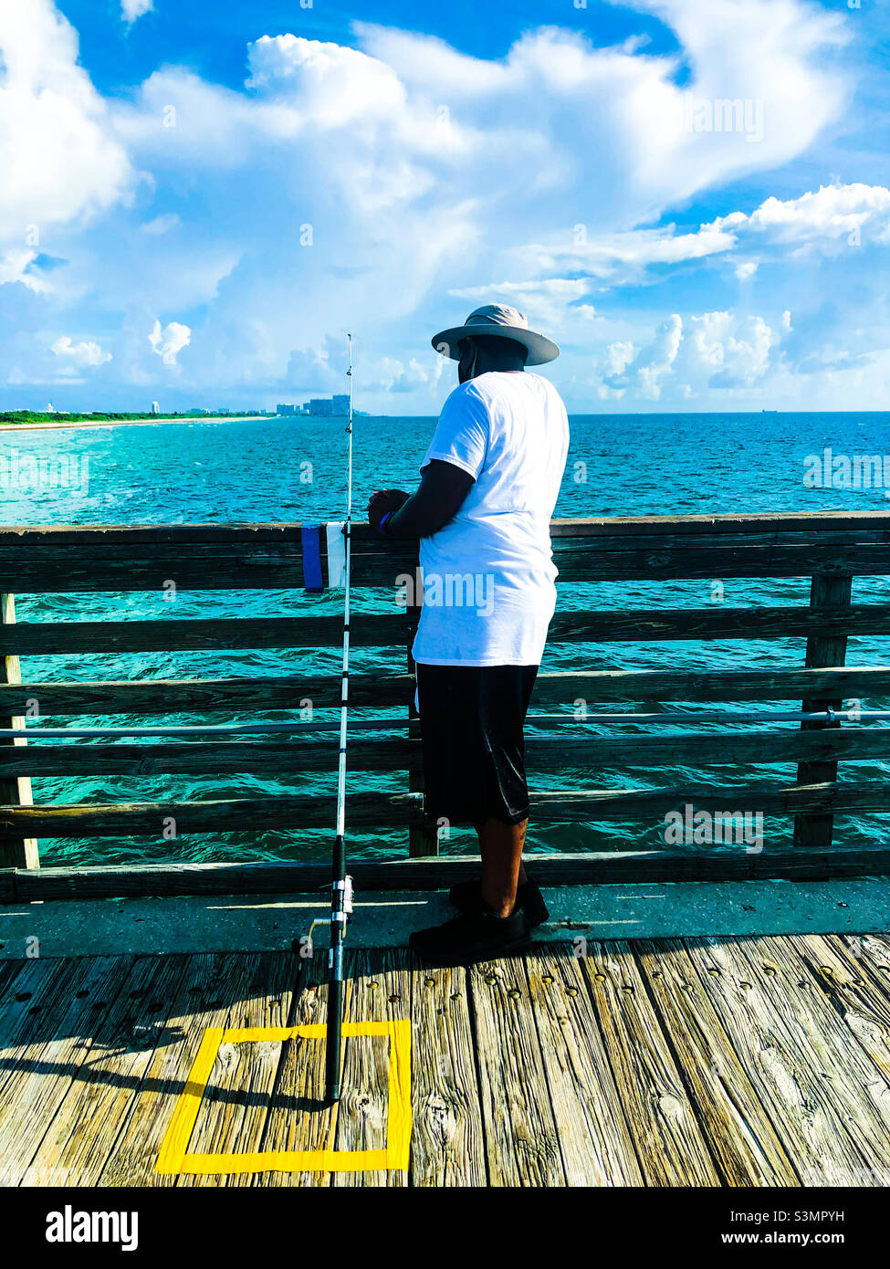 Fisherman sea fishing hi-res stock photography and images - Alamy