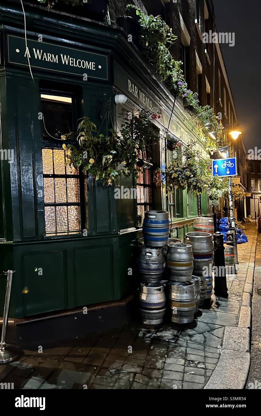 Borough market pub exterior night London beer barrels Stock Photo - Alamy