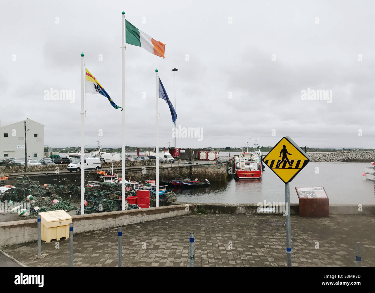 Rossaveal harbour harbour hi-res stock photography and images - Alamy