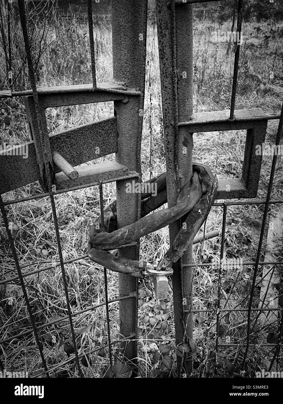 Broken gate chain Black and White Stock Photos & Images - Alamy