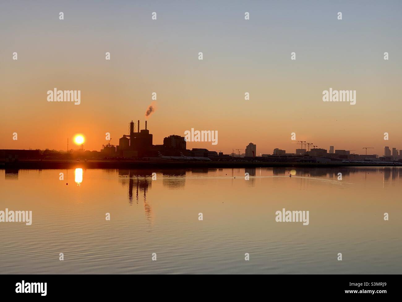Royal albert dock london hi-res stock photography and images - Alamy