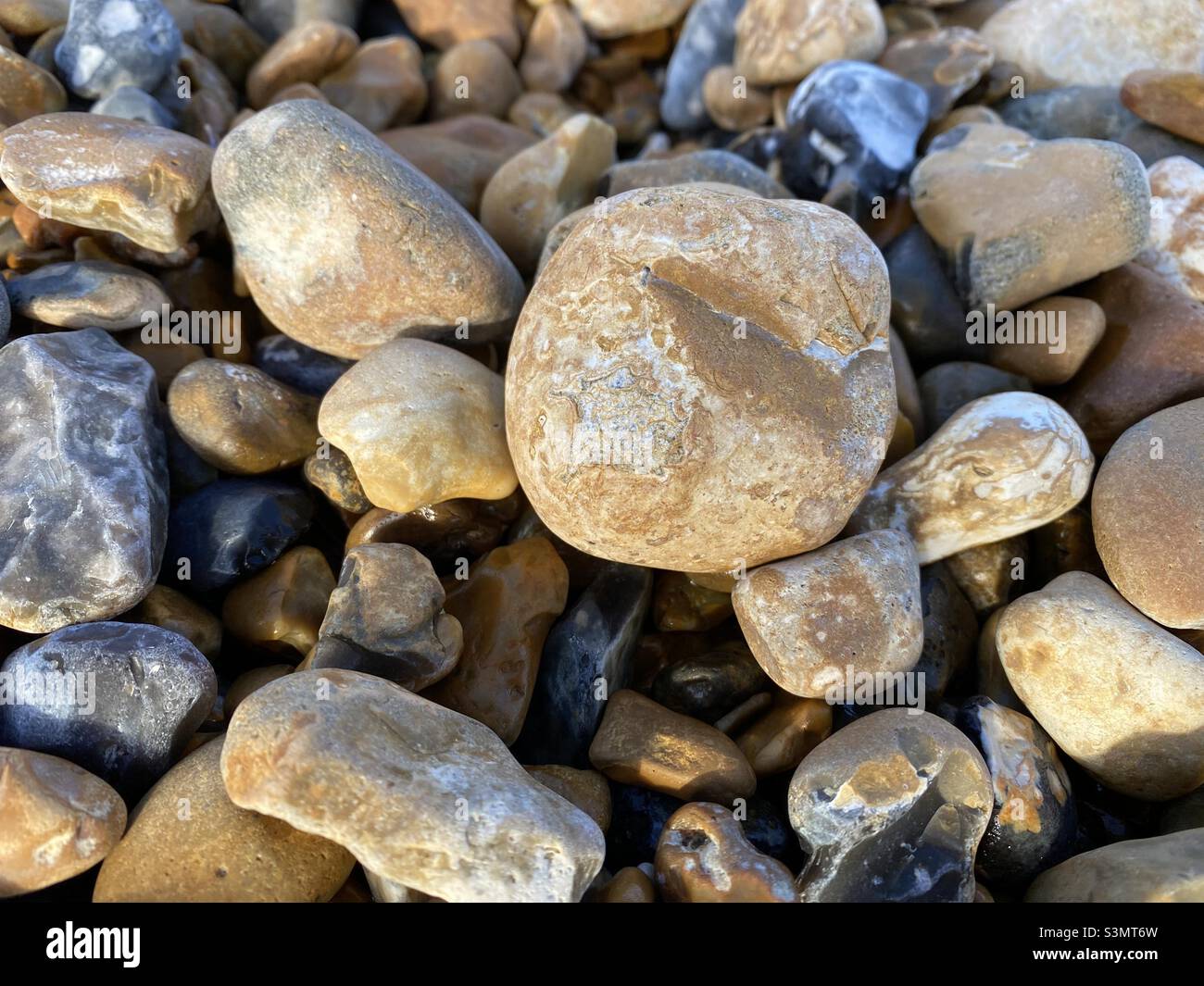 Flint pebbles beach hi-res stock photography and images - Alamy