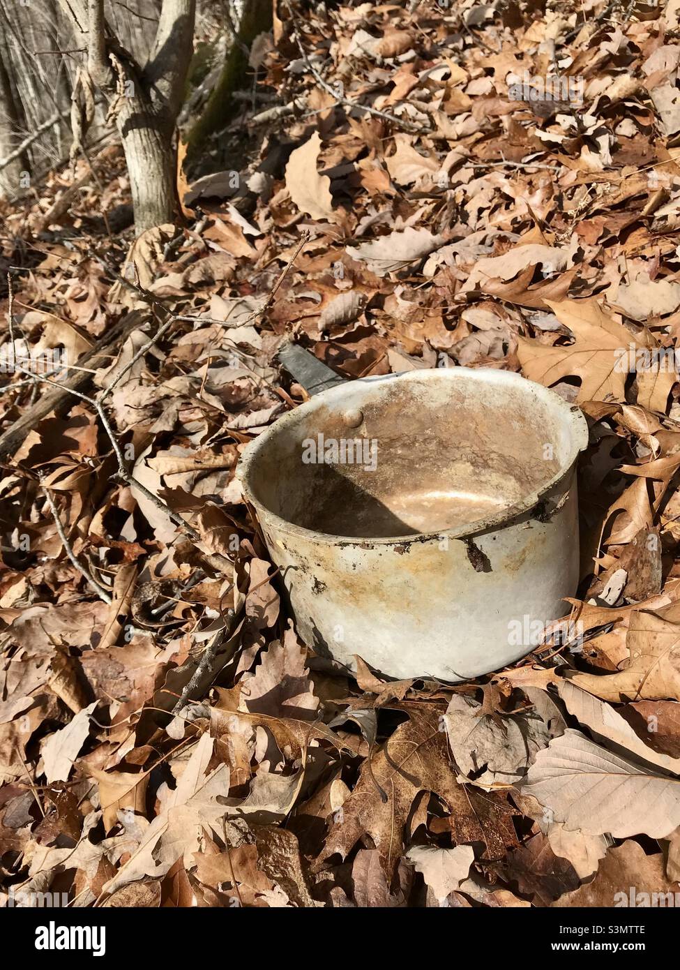 Rusty old pot hi-res stock photography and images - Alamy