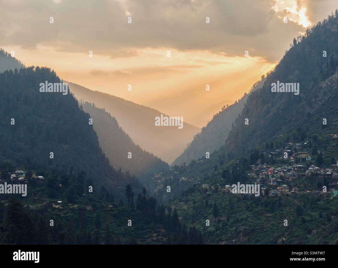 A beautiful sunset in Parvati Valley, Himachal Pradesh, India Stock ...