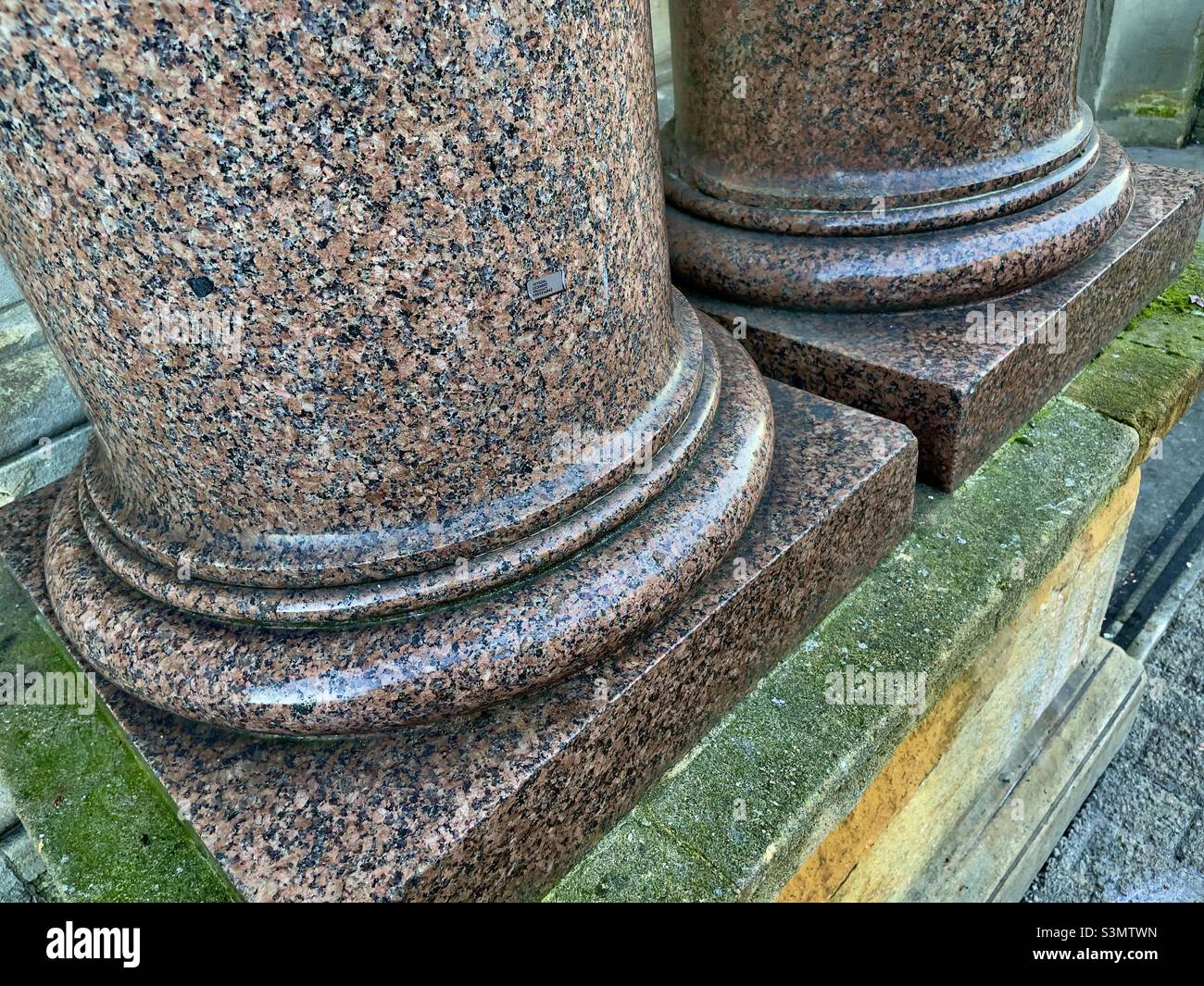 Pink columns hi-res stock photography and images - Alamy