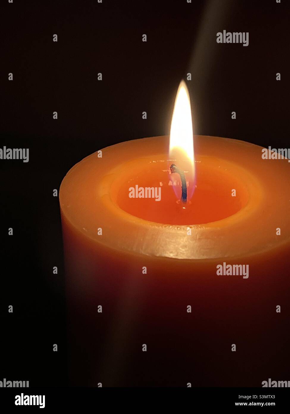 Candle atmosphere hi-res stock photography and images - Alamy