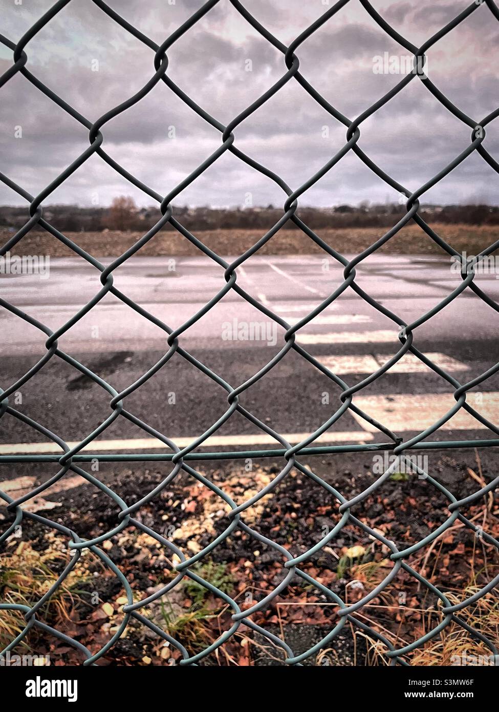 Abandoned fence hi-res stock photography and images - Alamy