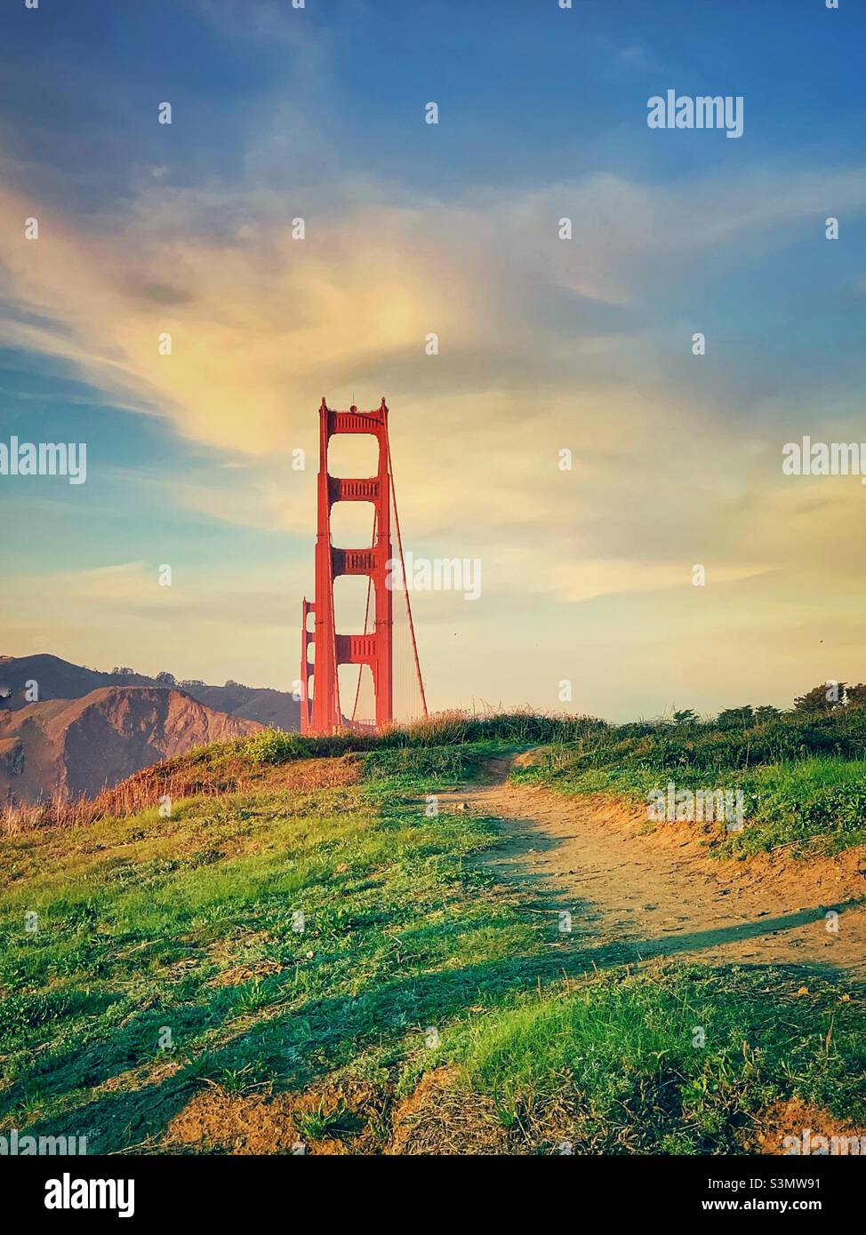 Golden gate bridge red hi-res stock photography and images - Alamy
