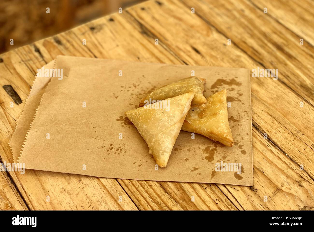 Samoosas hi-res stock photography and images - Alamy
