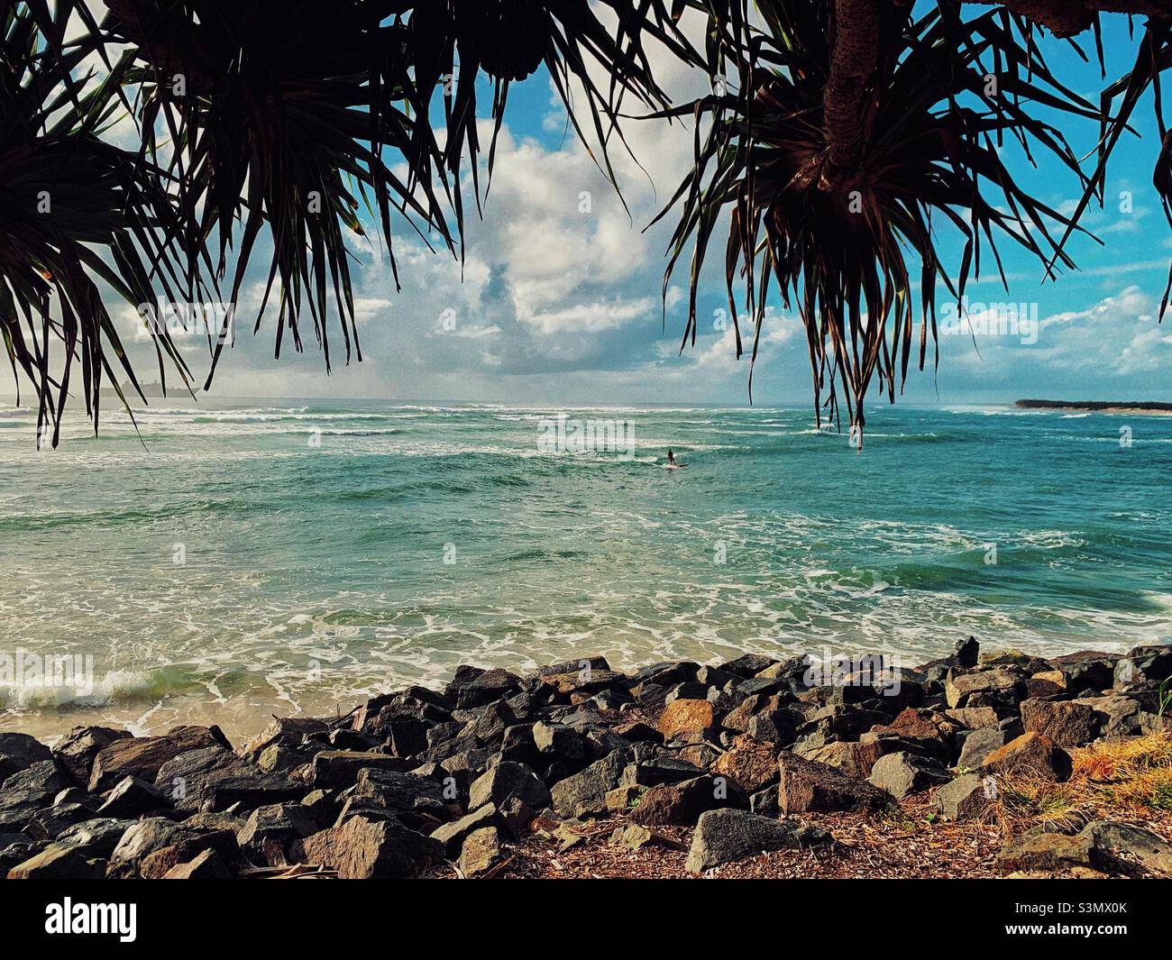 Waves near Bulcock Beach in Caloundra Stock Photo - Alamy