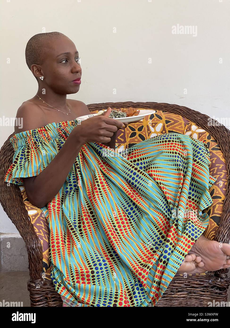 African woman eating hi-res stock photography and images - Alamy