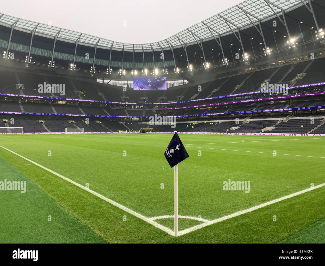 Soccer football corner flag pitch stadium hi-res stock photography and ...