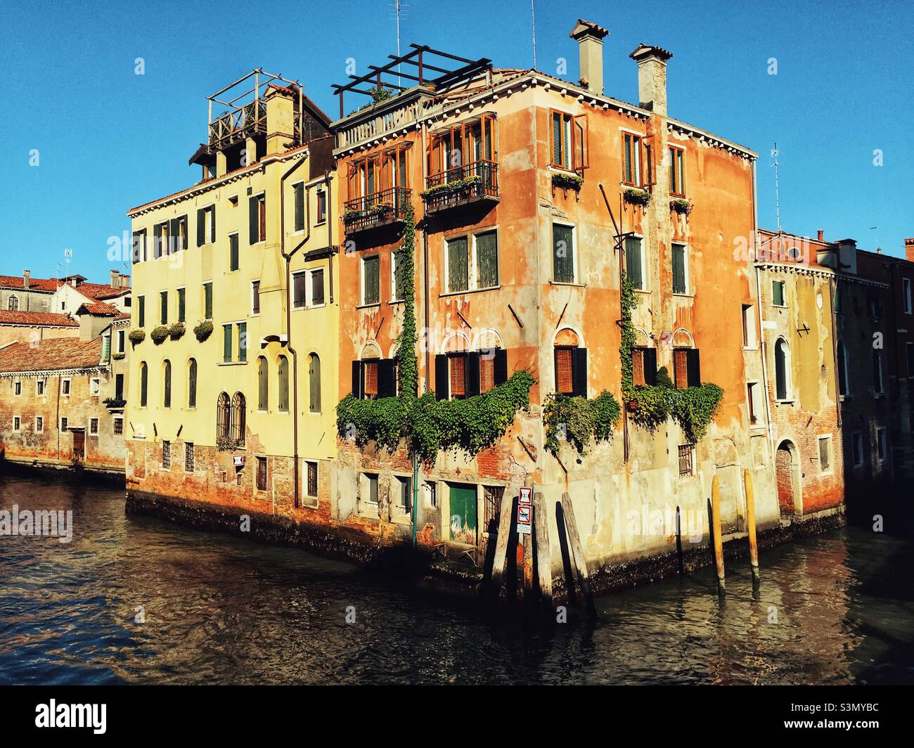 Venice apartment building hi-res stock photography and images - Alamy